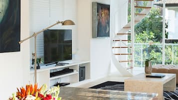 Villa (Canggu South) | Cofre no quarto, com decoração personalizada
