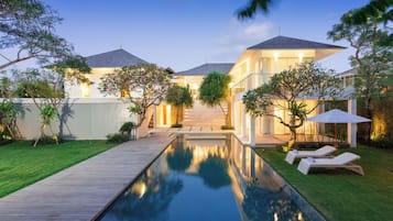 Villa (Canggu South) | Cofre no quarto, com decoração personalizada