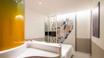 Quarto Básico, 1 cama queen-size | Roupa de alta qualidade, minibar, cofre no quarto, secretária