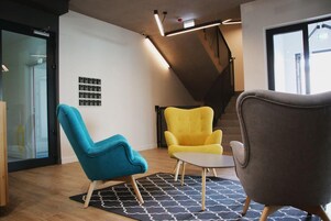 Área de estar no saguão