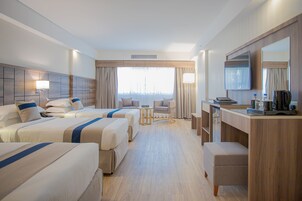 Roupa de alta qualidade, minibar, cofre no quarto, secretária 