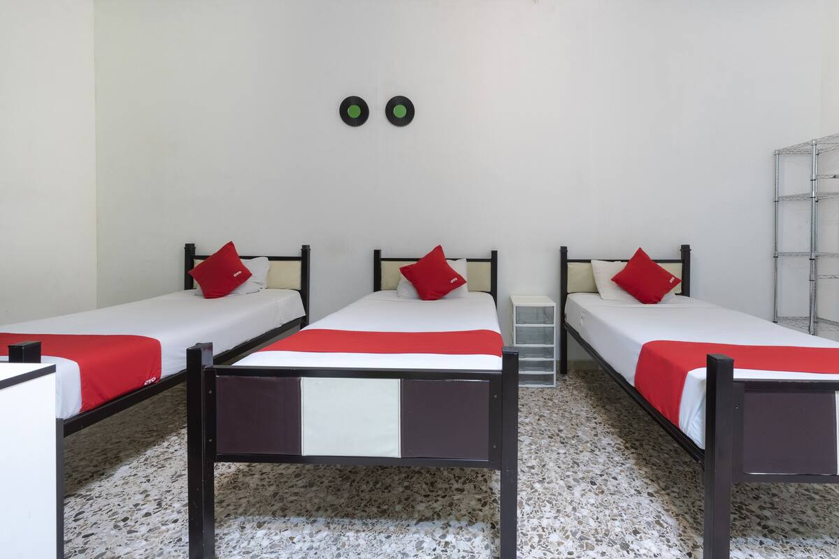 Quarto triplo standard | Wi-Fi de cortesia, roupa de cama