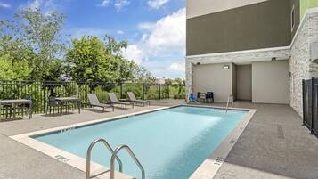 Piscina exterior sazonal