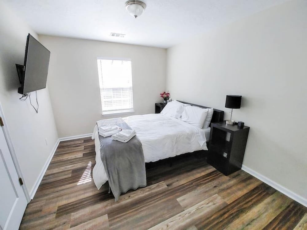 Royal Kin - Pets, Fast Wifi, Laundry, Tvs - Augusta, GA