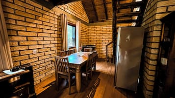 Chalé família | Cozinha privada | Micro-ondas, cooktop, chaleira elétrica