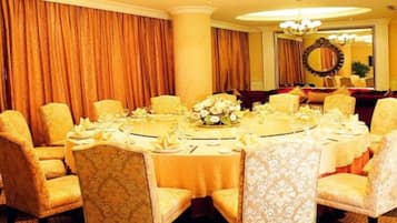 Café da manhã com buffet todos os dias mediante uma taxa