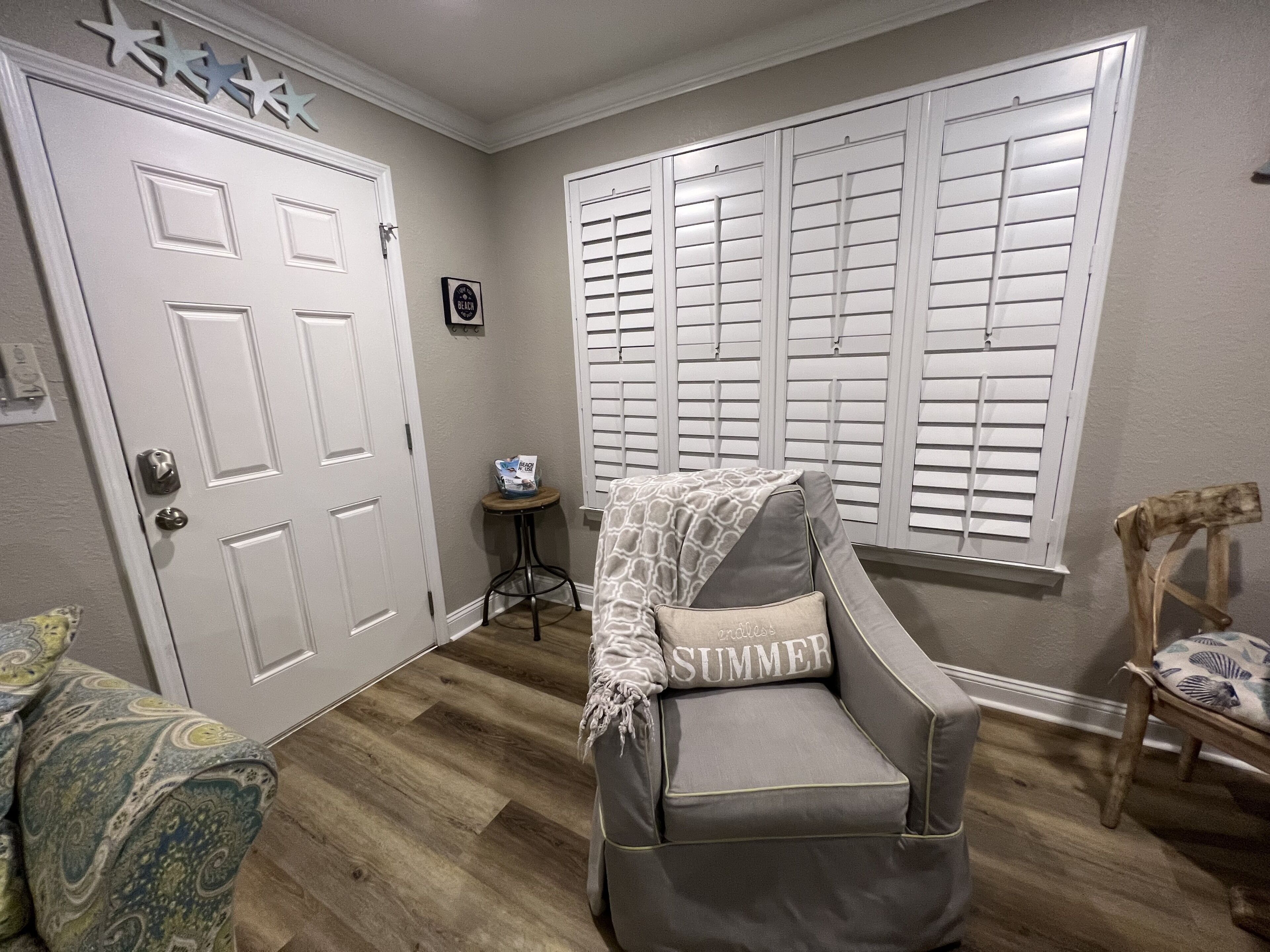 Updated & Pet Friendly! Short Stroll To West Public Beach. Located At Crosswalk. - Gulf Shores, AL