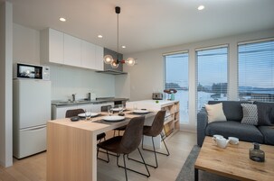 Apartamento, 2 quartos, para não fumantes | Opções para refeição no quarto