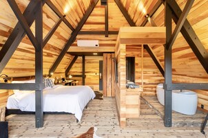 Roupas de cama premium, edredons de pluma, frigobar, cofres nos quartos