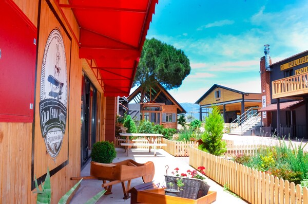 Old Farm Hotel - Kemalpaşa