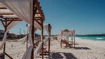 Suite | Praia | Na praia, praia de areia branca, guarda-sóis de praia, toalhas de praia