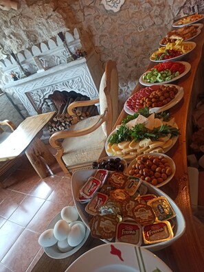 Pequeno-almoço tipo buffet diário incluído 