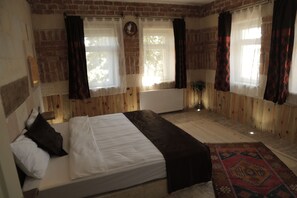 Quarto Triplo Comfort | Cortinas/cortinados opacos, ferro/tábua de engomar, Wi-fi grátis 