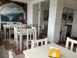 Pequeno-almoço continental diário incluído 