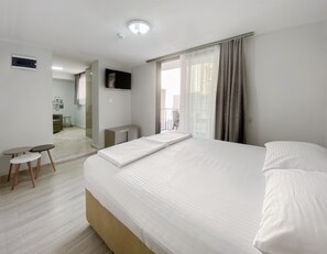 Apart 5 | Roupas de cama premium, quartos à prova de som, Wi-Fi de cortesia