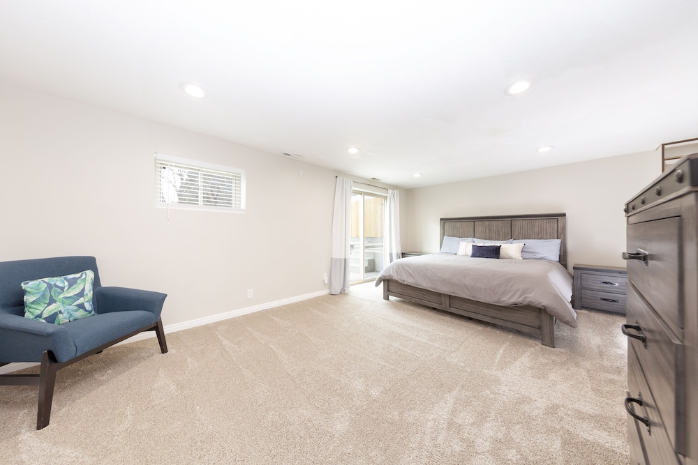 All Year Heated Pool, King Beds, Large Apartment, Ski & Hiking, Mountain View - Cottonwood Heights, UT