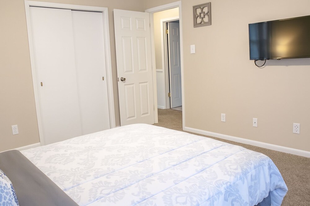 Newly Remodeled - Near Baseball Fields, Park, Local Restaurants - Louisiana