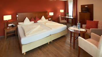 Quarto Duplo, varanda | Ferro/tábua de engomar, Wi-fi grátis, roupa de cama fornecida