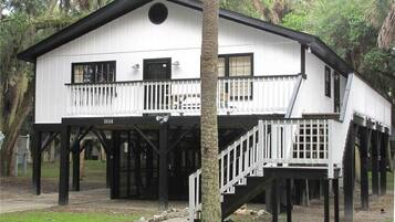 Casa, várias camas (Ediscape, LLC) | Fachada