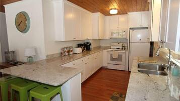 Casa, várias camas (Ediscape, LLC) | Cozinha privada