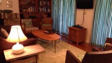Casa, várias camas (Shrimpers Cove) | Sala de estar