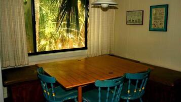 Casa, várias camas (Shrimpers Cove) | Cozinha privada | Geladeira, micro-ondas, fogão, lava-louças