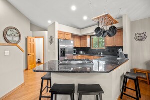 Casa de Férias, 6 quartos | Cozinha privada | Um frigorífico, um forno, uma cafeteira/bule, uma torradeira 