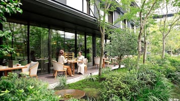 3 restaurantes, pequenos-almoços servidos, cozinha francesa