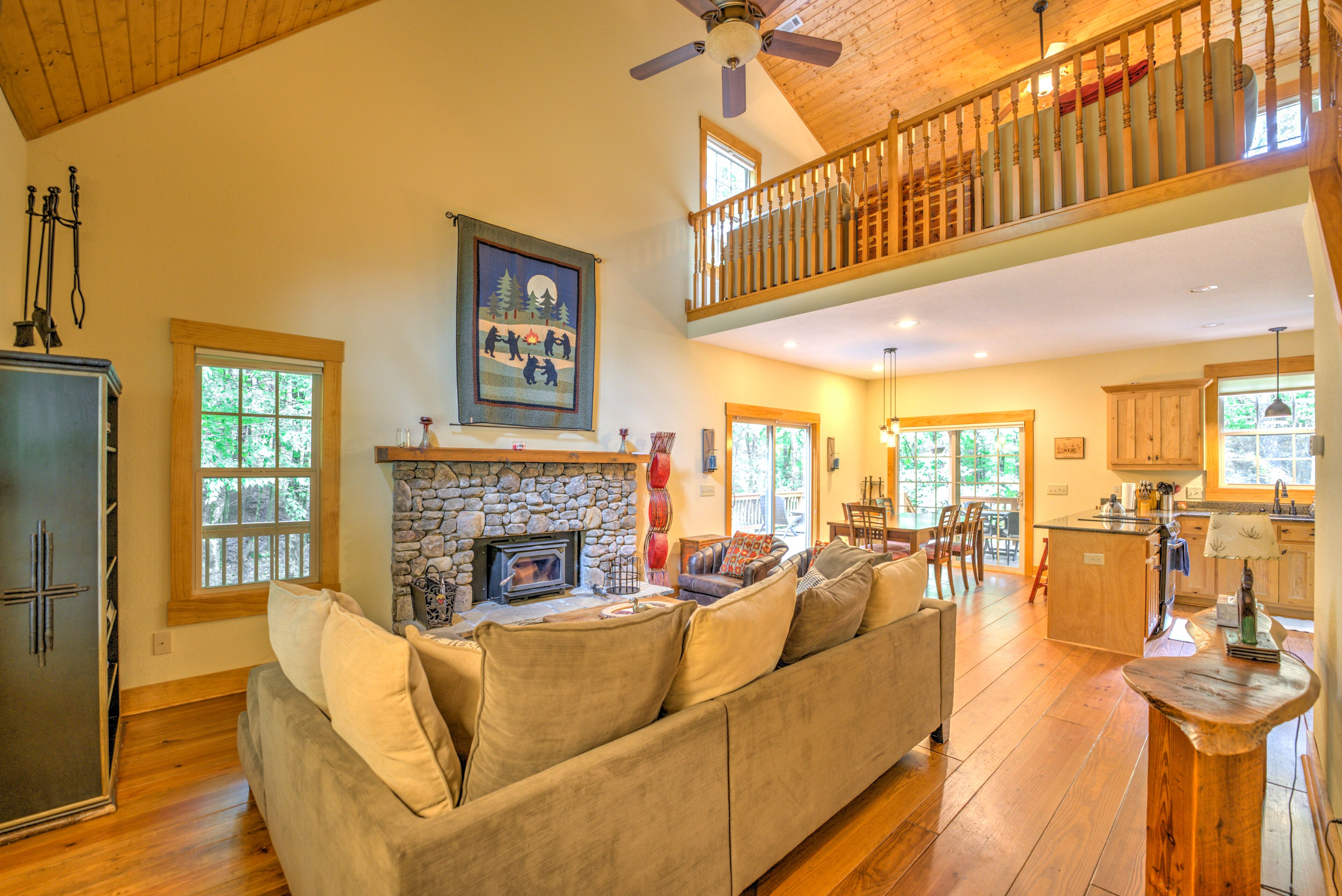 Spectacular Creek-side Mountain Home With Private Trail To Panthertown Valley - Cashiers, NC