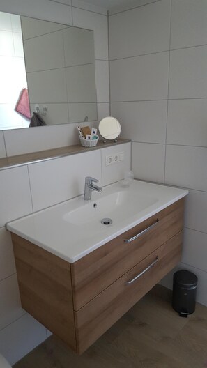 Apartamento Comfort, casa de banho privativa (FeWo/Studio) | Casa de banho