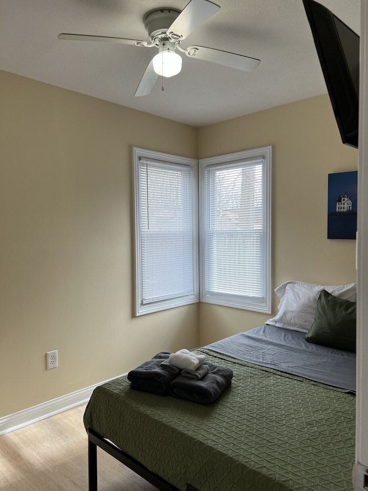 Gotl Hideaway Hut- Sunset Vacation Rentals - Geneva State Park, Geneva
