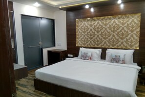 Quarto Deluxe, varanda | Minibar, secretária, Wi-fi grátis