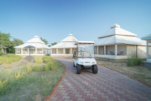 Barraca superluxo | Frigobar, roupa de cama