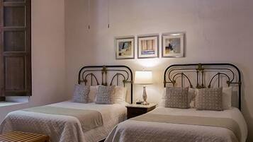 Quarto casal | Roupas de cama premium, edredons de pluma, individualmente decorados