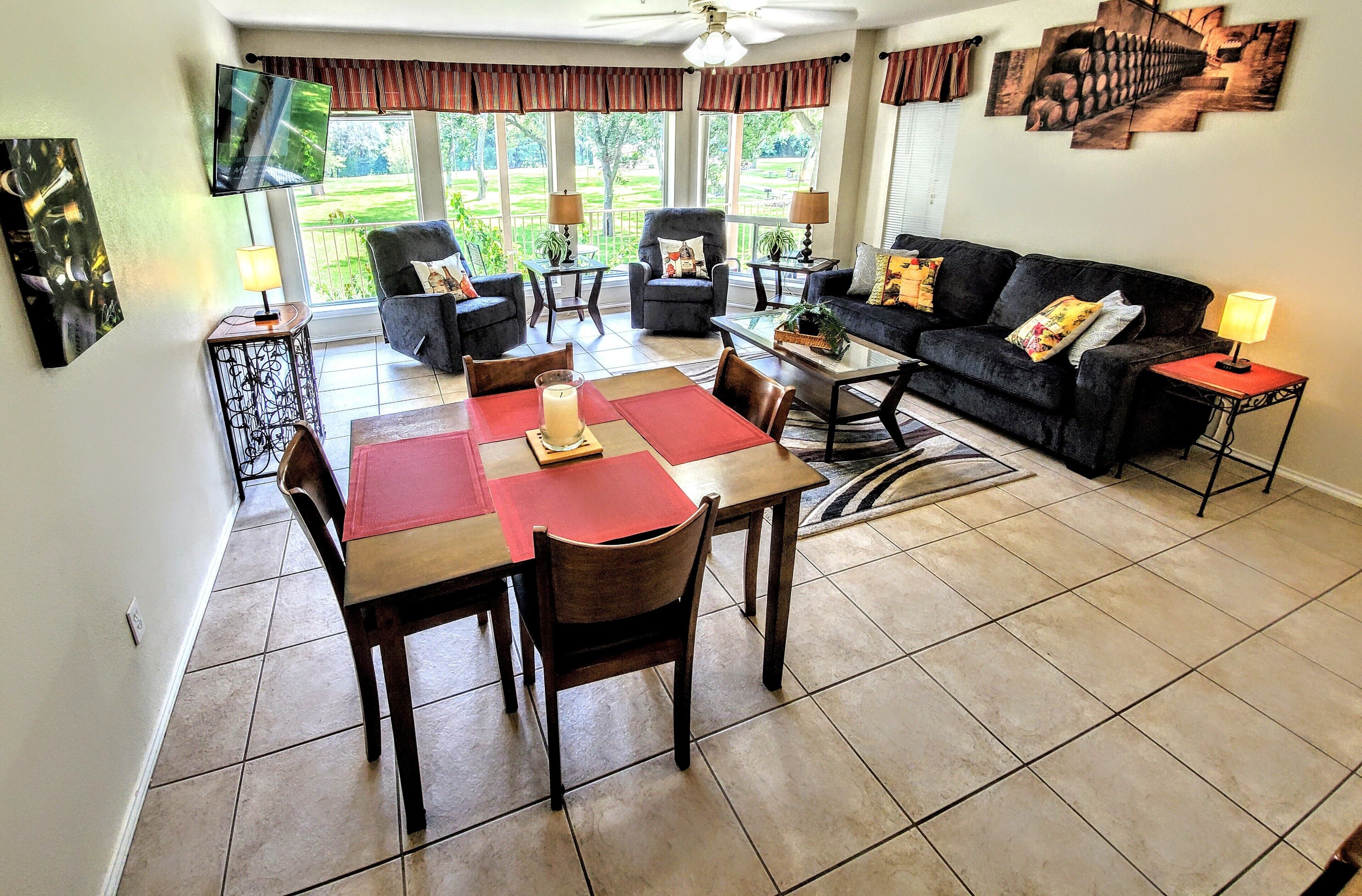 Off The Hook Chardonnay Getaway, Watewheel Condos On The River, Pet Friendly - New Braunfels, TX