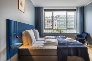 3 bedroom penthouse | Roupas de cama antialérgicas, individualmente decorados, escrivaninha