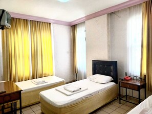 Quarto Triplo | Roupa de cama fornecida 