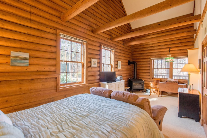 The Harmony Suite Is A Private Cabin Suite At Heartland Country Resort - Ohio