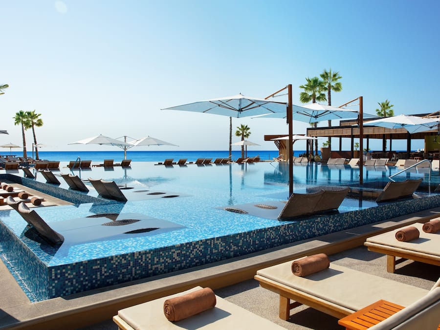 3 piscinas exteriores, guarda-sóis