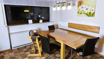 Apartamento | Cozinha privada | Geladeira, micro-ondas, fogão, cooktop