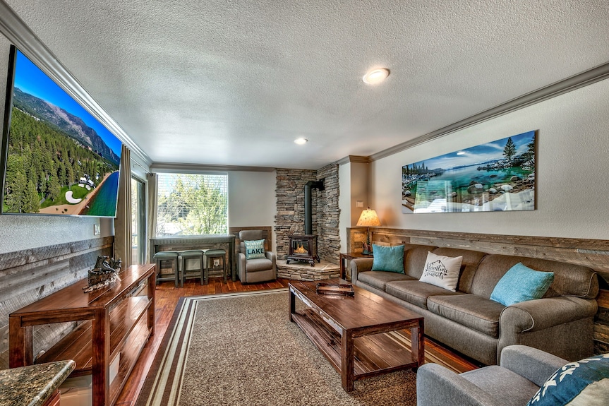 Heavenly Hideaway Llv#206 Hot Tub, Beach & Ski, Fireplace, Ac, Hiking - Genoa, NV