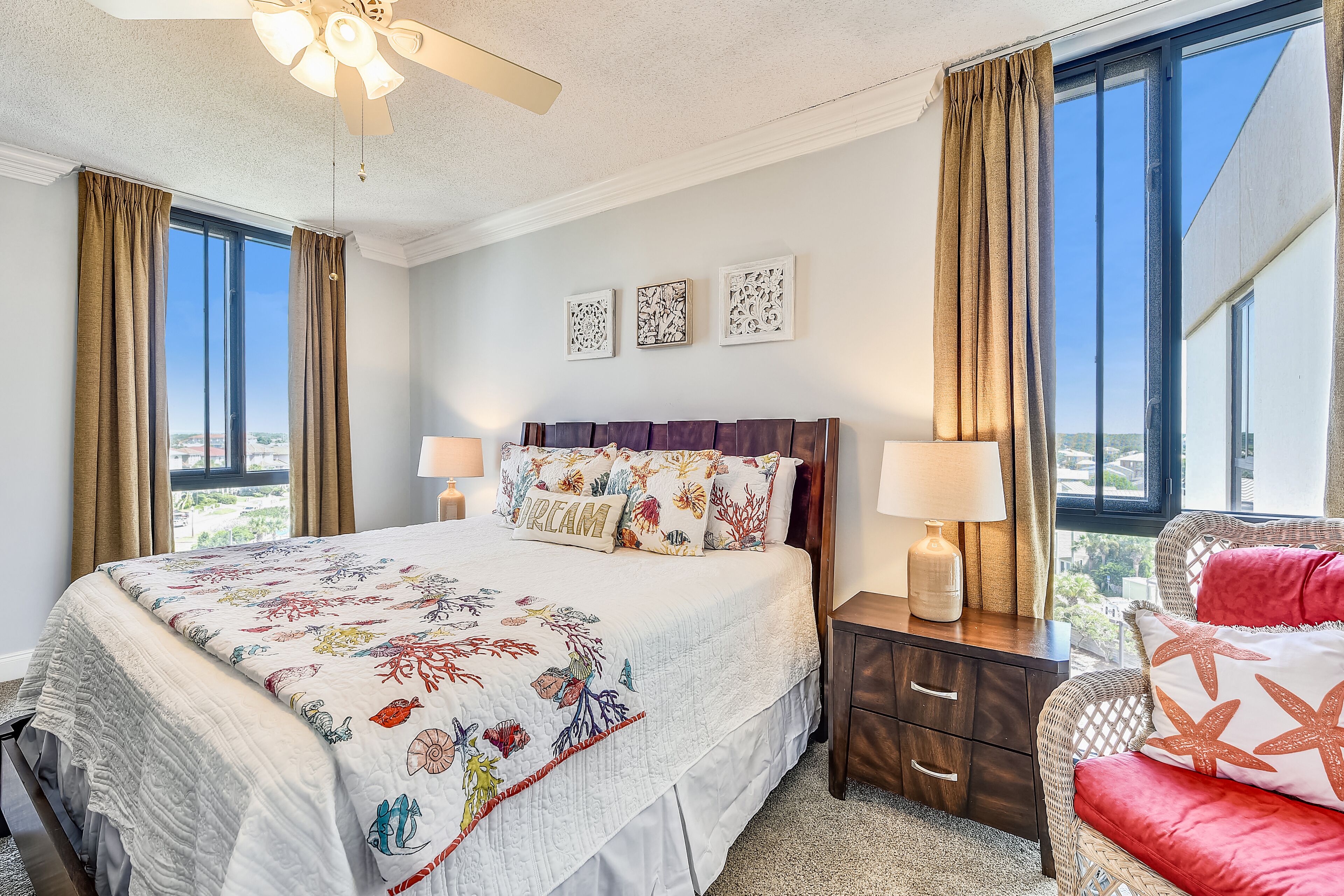 Shore Fun @ The Enclave | Gulf Views | Sleeps 8 | Pool | Private Beach | Walk To Dining & Shopping - Destin, FL