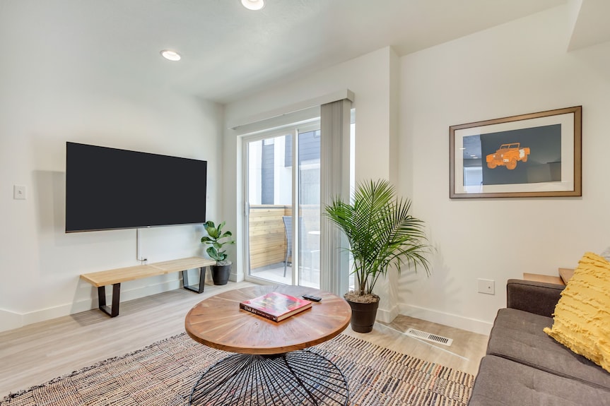 Lcf - 2 Master Suites + 2.5ba Townhome - Garage Parking - Sleeps 4 - Salt Lake City, UT