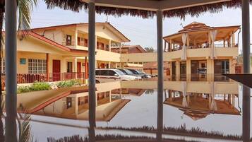 Café da manhã, almoço e jantar; local e internacional