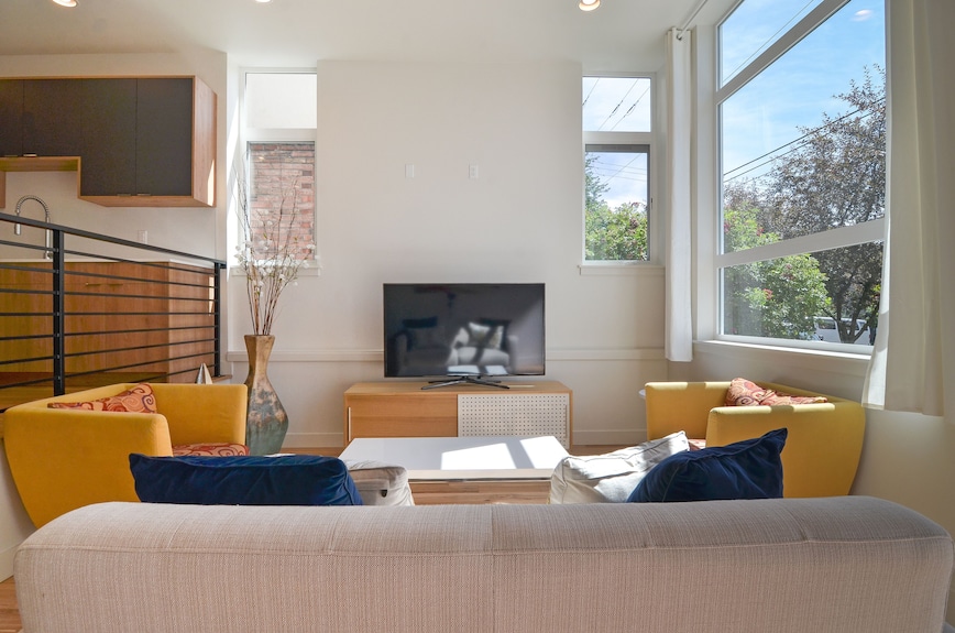 Eastlake Modern Townhome - Space Needle / Downtown / Lake Union View + Parking - Pioneer Square - Seattle