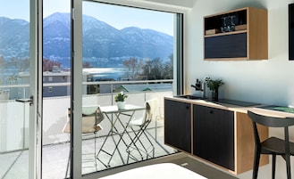 Smart Home Office | Cozinha privada | Um frigorífico, São fornecidos artigos de higiene pessoal ecológicos