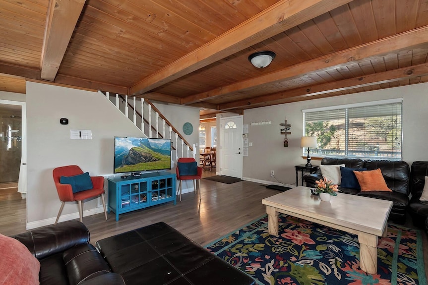 Village Views By Destination Big Bear : Gorgeous Abode A Short Walk From The Lake W/ A Cozy Wood Fireplace & Jetted Tub! - Big Bear Lake, CA