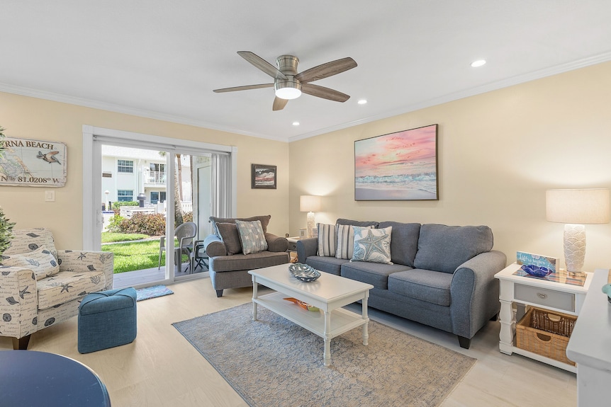 Coastal Getaway For Five Just Steps From Pool And Non-driving Beach - New Smyrna Beach, FL