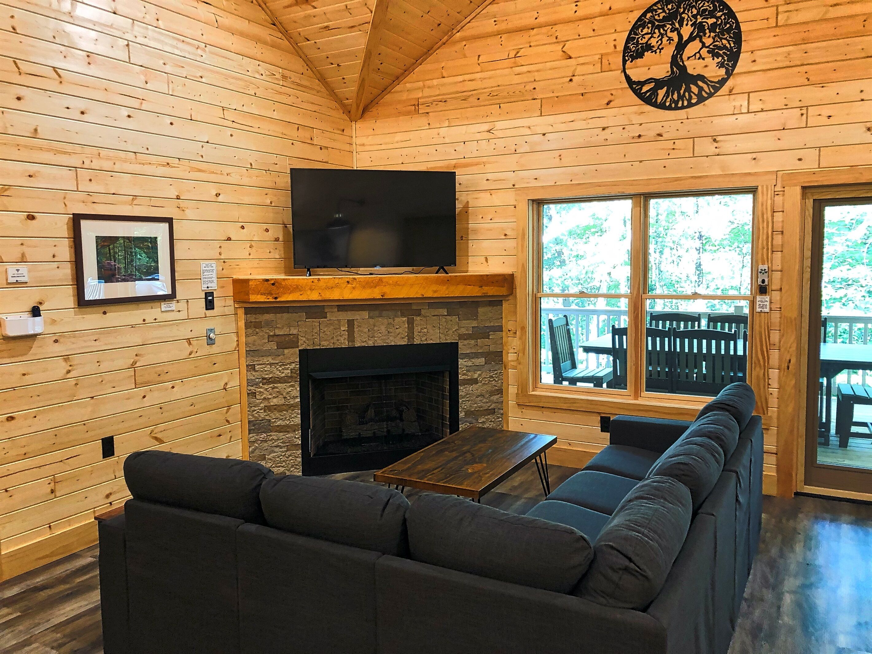 The Lyric - Hot Tub, Fire Pit, Game Room & Private Playground - Logan, OH