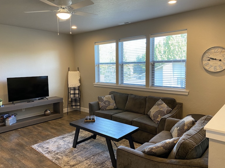 3bed 3ba Townhome In Desirable South Sandpoint - 桑德波因特